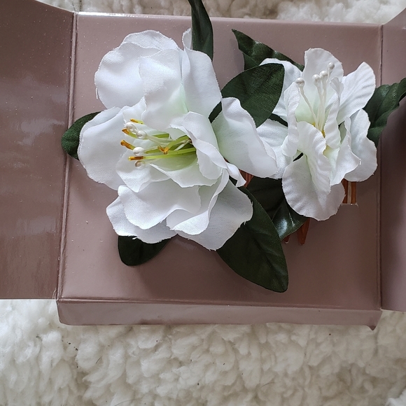 Avon | Accessories | 988 Avon Island Beauty White Hair Comb New In ...